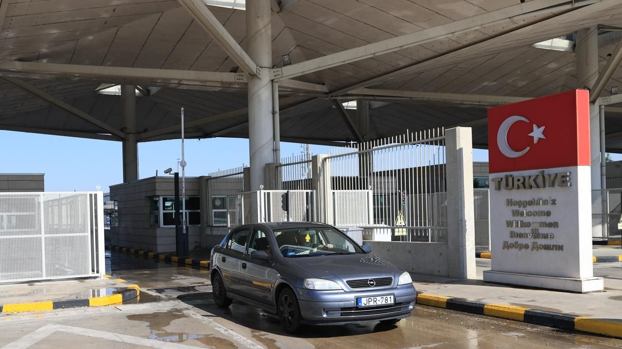 Sınırda Gözyaşı ve Coşku: Gurbetçinin Vatanla Aşkı Depreşti! - Trabzon ...